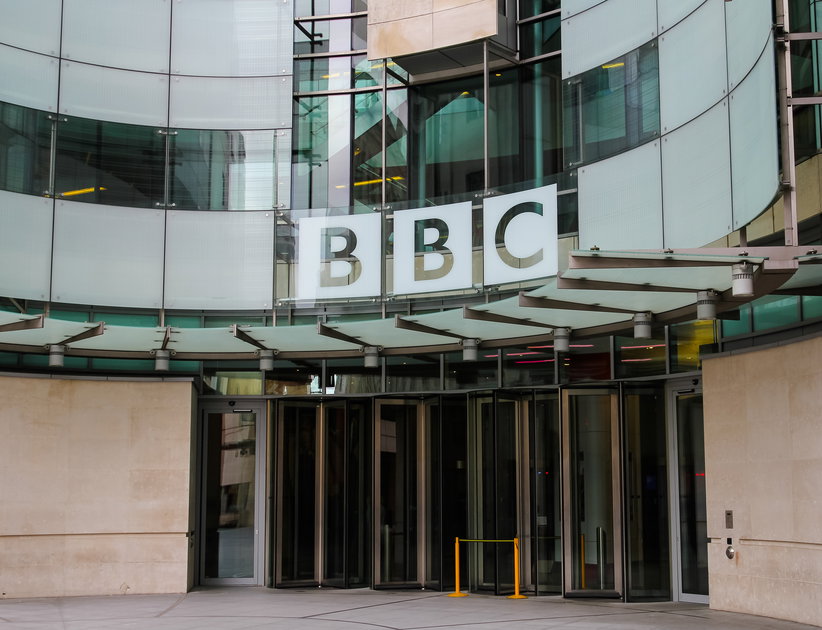 שפל חדש: ה-BBC חוזר בו לאחר שהשמיט את המילה יהודים ביום השואה הבינלאומי ...