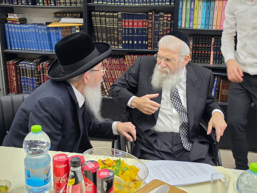 אחרי האירוע הרפואי המורכב: רבה של חולון הופיע בבית הדין העליון של חב"ד ...